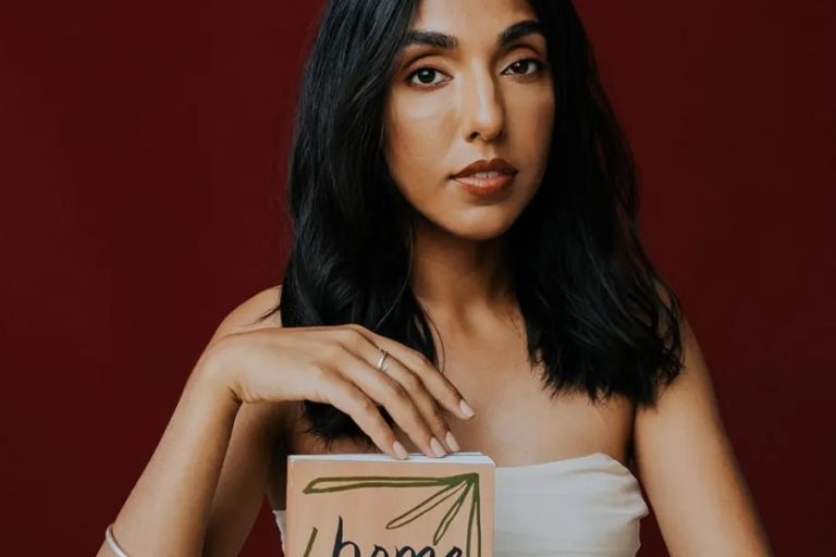 La poesía feminista de Rupi Kaur: Espejo Sonoro - L'Erotheque